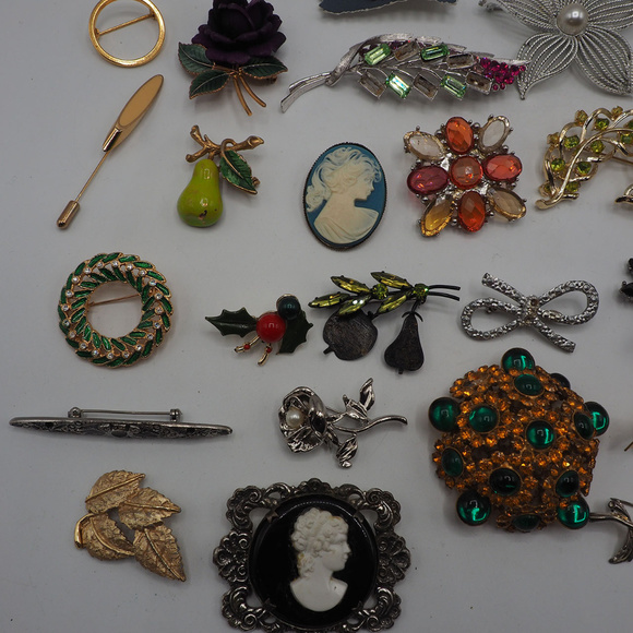Jewelry | Vintage Modern Lot Of 36 Brooch Jewelry Pin | Poshmark
